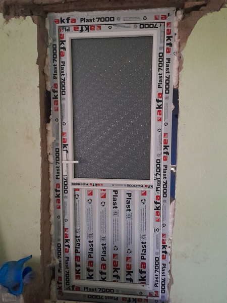 Akfa xar xil turdagi oyna va eshik romlar