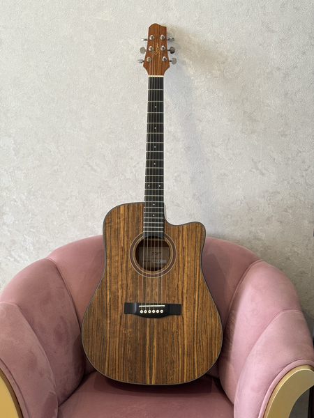 Yangi Gitara Sotiladi