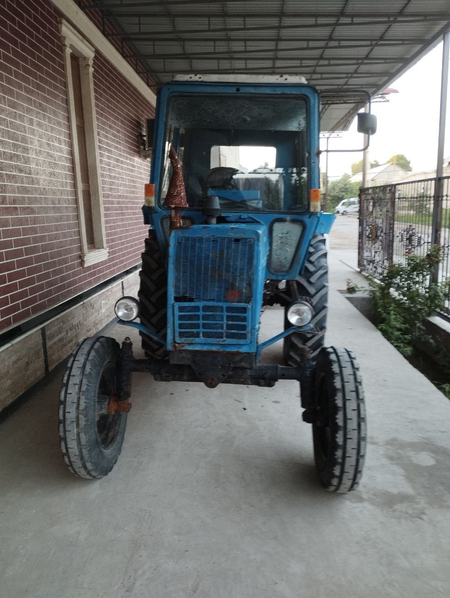 Tractor MTZ.    .