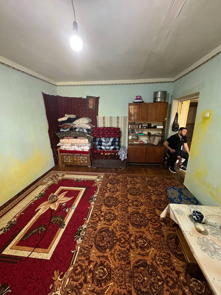 Срочно 1х 39 квадрат 4микрарайоне Прадаётся вдоль дороги балкон большо