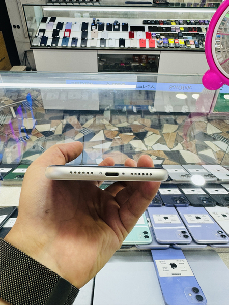 iPhone 11  128 gb white ideal