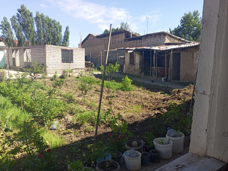 Продам участок в районе байткурган 4 сотих. Отличная локация.