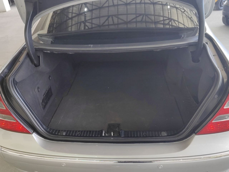 W211 sotiladi 2004 yil