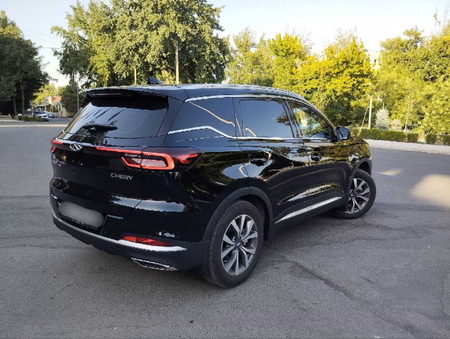 Перевозки пассажиров на автомобиле бизнес класса Cheri Tiggo 7 pro.