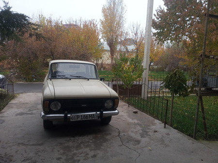 Maskvich иж 412  sotiladi