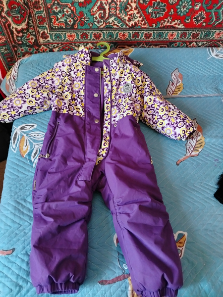 Продам 2 комбенизона и костюм панда