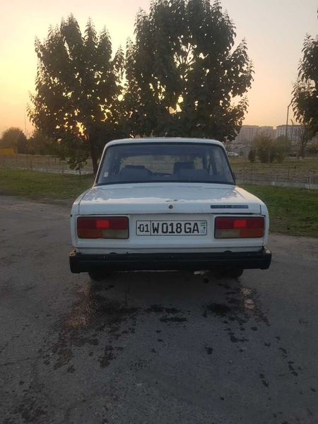 Ваз 2105  йилда ишлаб чиқарилган