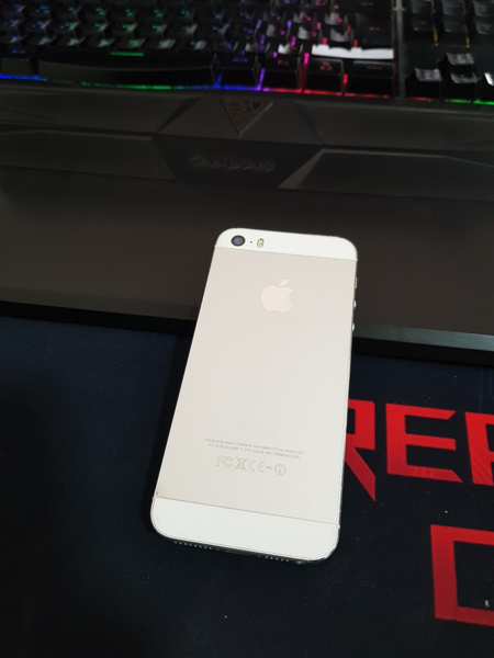 Iphone 5s oq rang, ideal holat. Айфон 5s белый, идиальное состояние