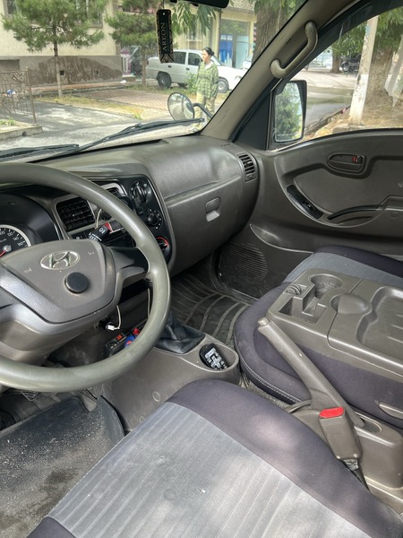 Hyundai porter 2 sotiladi holati yahshi 2012 yil 316 ming yurgan