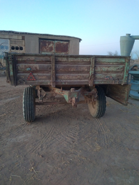 Traktor tirkamasi sotiladi xolati alo