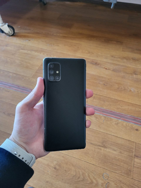 Samsung A 71 5G.