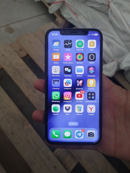 Iphone 11 pro  ideal turibdi kar dok bor feys tru ton bor