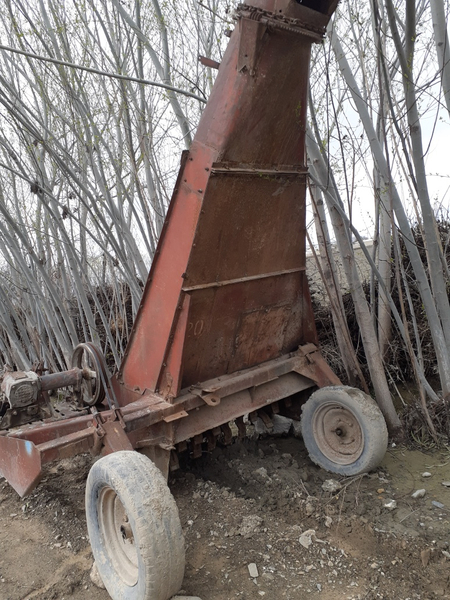 Traktor va kir birgalikda sotiladi