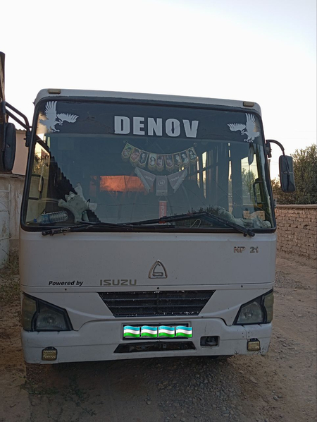 Isuzu avtobus...