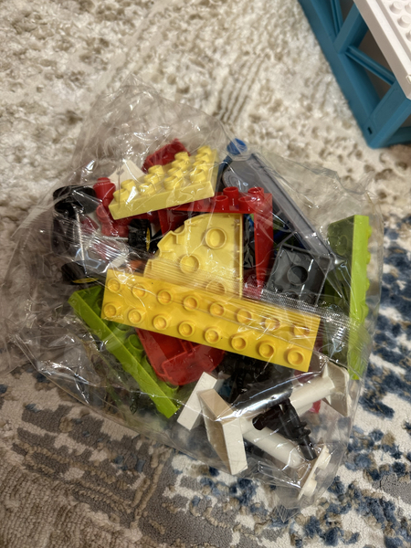 Original lego o’yinchog’i. Sotib olingan paketlaridan ochilmagan