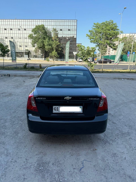 Lacetti 1 позиция 1,8 двигатель, 2013 года. Пробег 80000