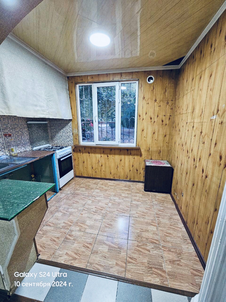 Продажа 1 ком кв. Массив Феруза ( 1-этаж ).