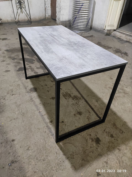 Loft  kompyuterniy stol