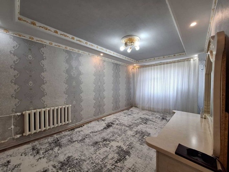 Срочно продается квартира в Мирзо Улугбекском районе 1/7/9  (J3744)
