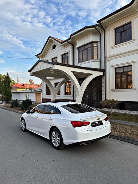 Malibu 2.4 full Позиция 2019 Состаяние Идеално Пробег 142000km
