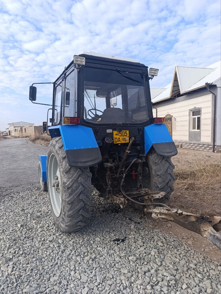 MTZ 80 traktori va prespodborchik sotiladi
