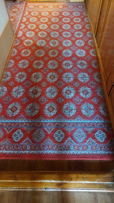 Срочно продаётся  мебель,  ковры, дорожки