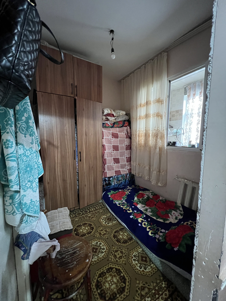 Срочно продаётся 2-х комн квартира в Куйлюк массив-3, 2/4/4