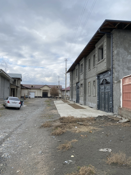 Продаётся 2 этажный танхаус +подвал 3 соток адрес: мотрид