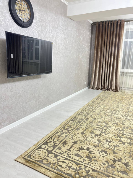 Ул. С. Азимова, Центр, Новостройка  3/3/7 с обстановкой, 110 М², 2 с/у