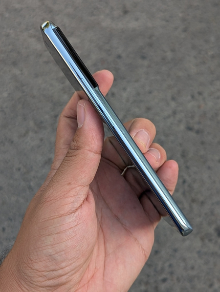 Realme gt5 5g (Snapdragon 8gen 2 16/512 240 watt)