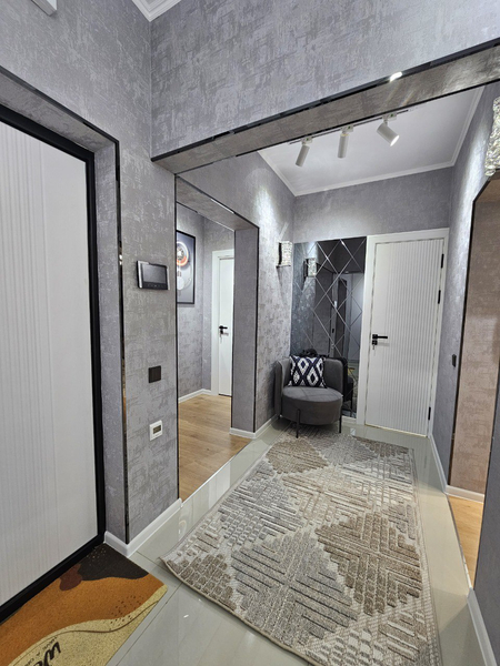 ;Ресторан Brasserie (Ойбек) 3х комнатная LUX