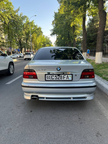 Продас BMW 528i своя