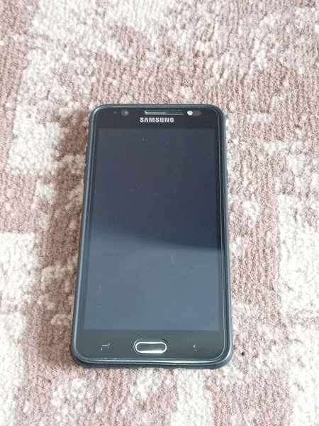 Samsung G7 (2016)
