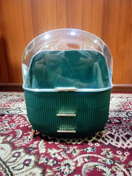 Yengil xashamatliy yashil Kosmetik quti 28,6 sm.