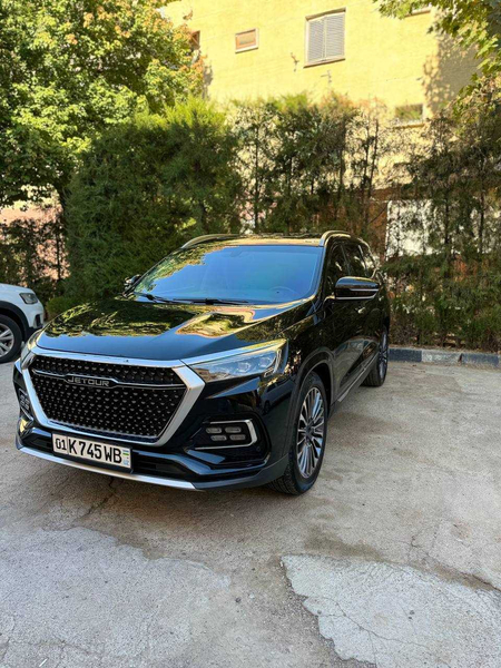 JETOUR  X 95 Машина газ Пропан 2023 год одни руки пробег 50 000 Черный