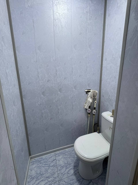 2 xona 3 xona qilingan uyimiz sotuvga chiqdi