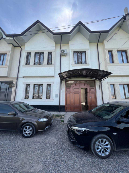Срочно продается 2,5-сотик 7-комн участка в районе Сергели Ханабад