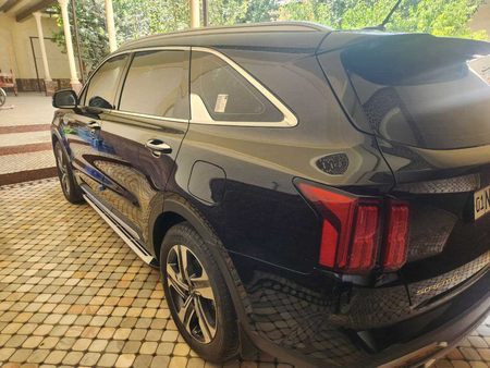 Продаётся чёрная, 7 местная KIA Sorento в отличном состоянии