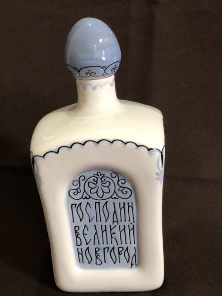 Старинная водочница фарфоровая