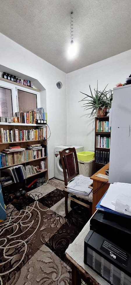 3*4/1/4 sotiladi, Chilonzor 20D (Aygen), balkon 1.5x6 + Podval