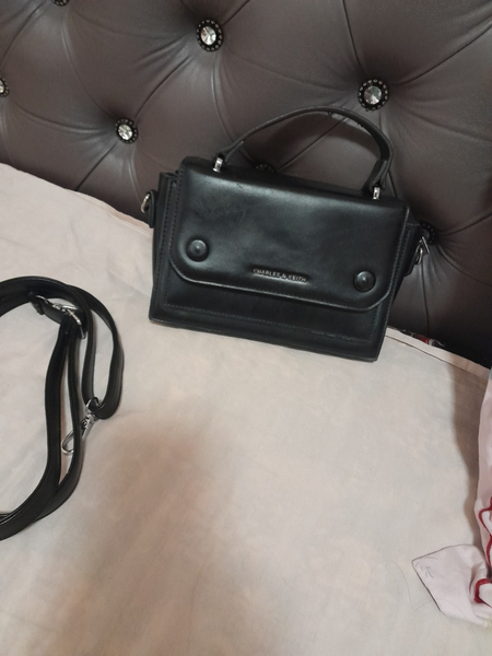 Toza koja sumka charles&keith