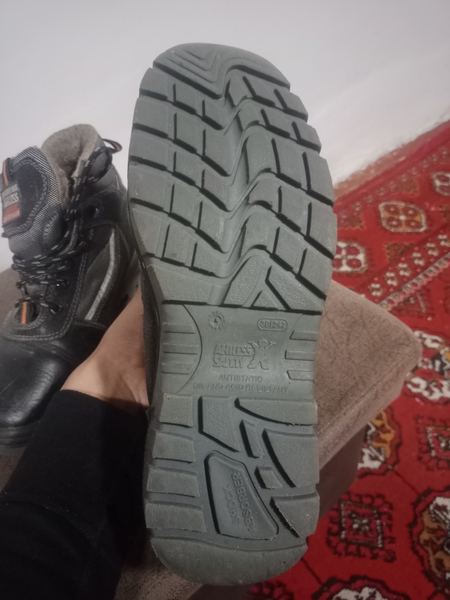 Продается ботинки