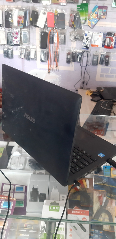 Asus noutbook tez sotiladi