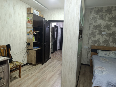 2/4/4 ТТЗ-2 ориетир Базар. Балкон 1.5×6. 50м². Не торцевая
