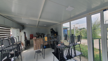 Avto moyka va park orasida kafe uchun yahshi joy