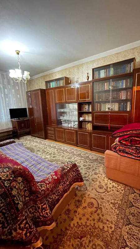Срочно Продаётся 3 комнатная квартира балкон  1.5х6 Юнусабад-11 кварта