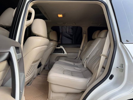 Toyota Land Cruiser 200 4.6 L