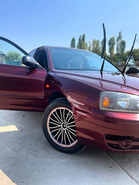 Hyundai elantra xd 2009 yili 255.000 prabek kraska bor
