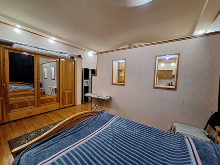 Срочно продается квартира в Ташкенте 2/2/4 , Мирзо Улугбек (J2786)