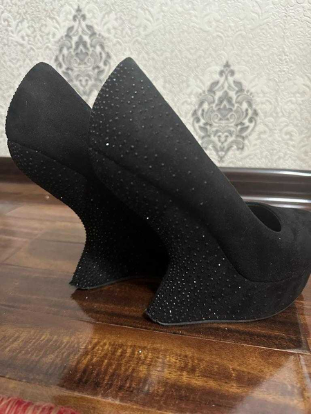 Лабутены высокие замшивые